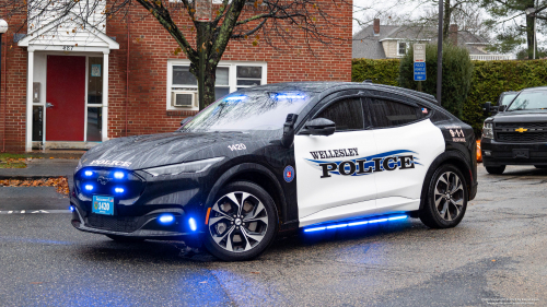 Wellesley Police Photos - PublicServiceVehicles.com