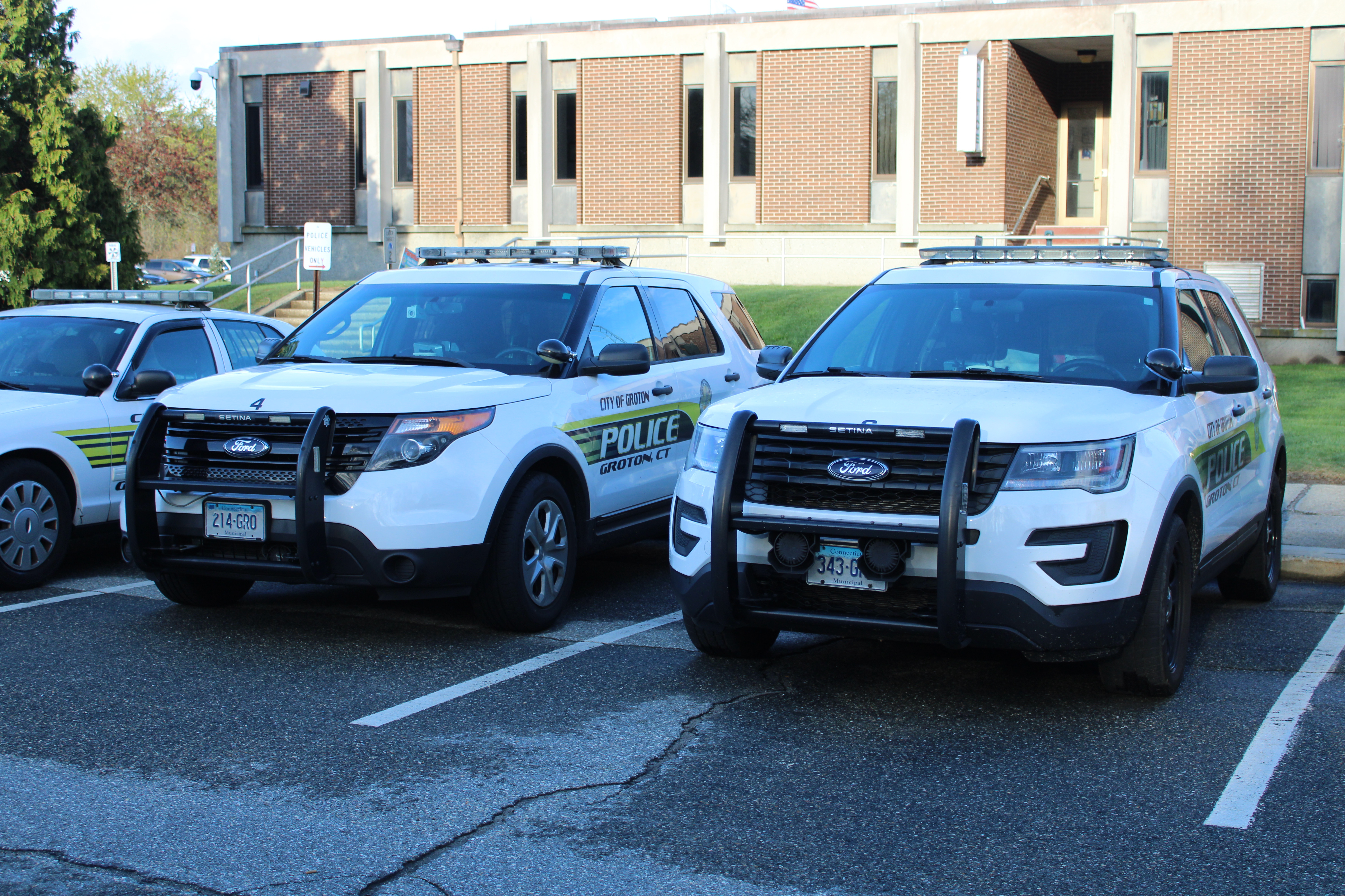 Photo of Car 4 - PublicServiceVehicles.com