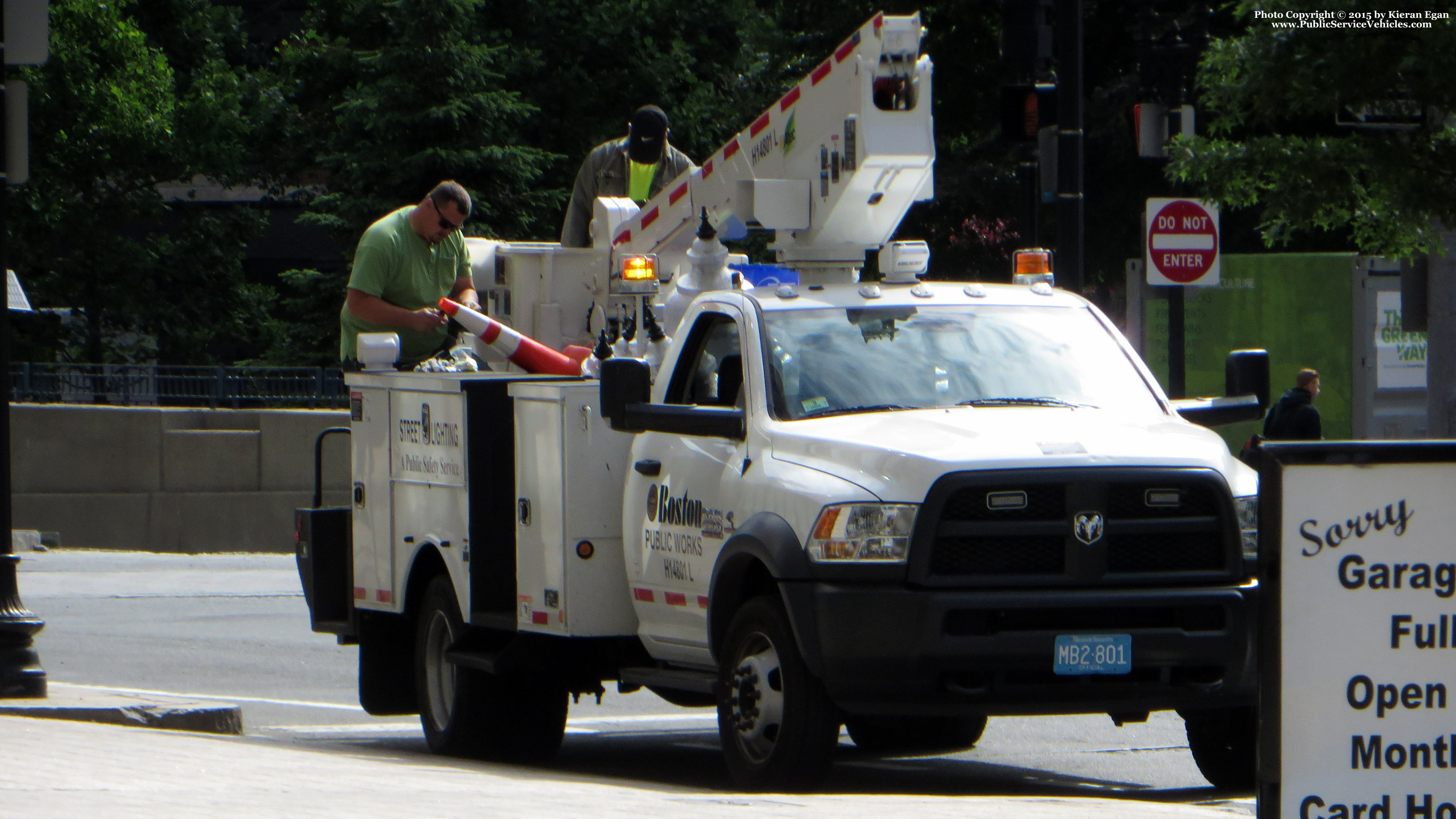 Photo of Truck H14801L - PublicServiceVehicles.com