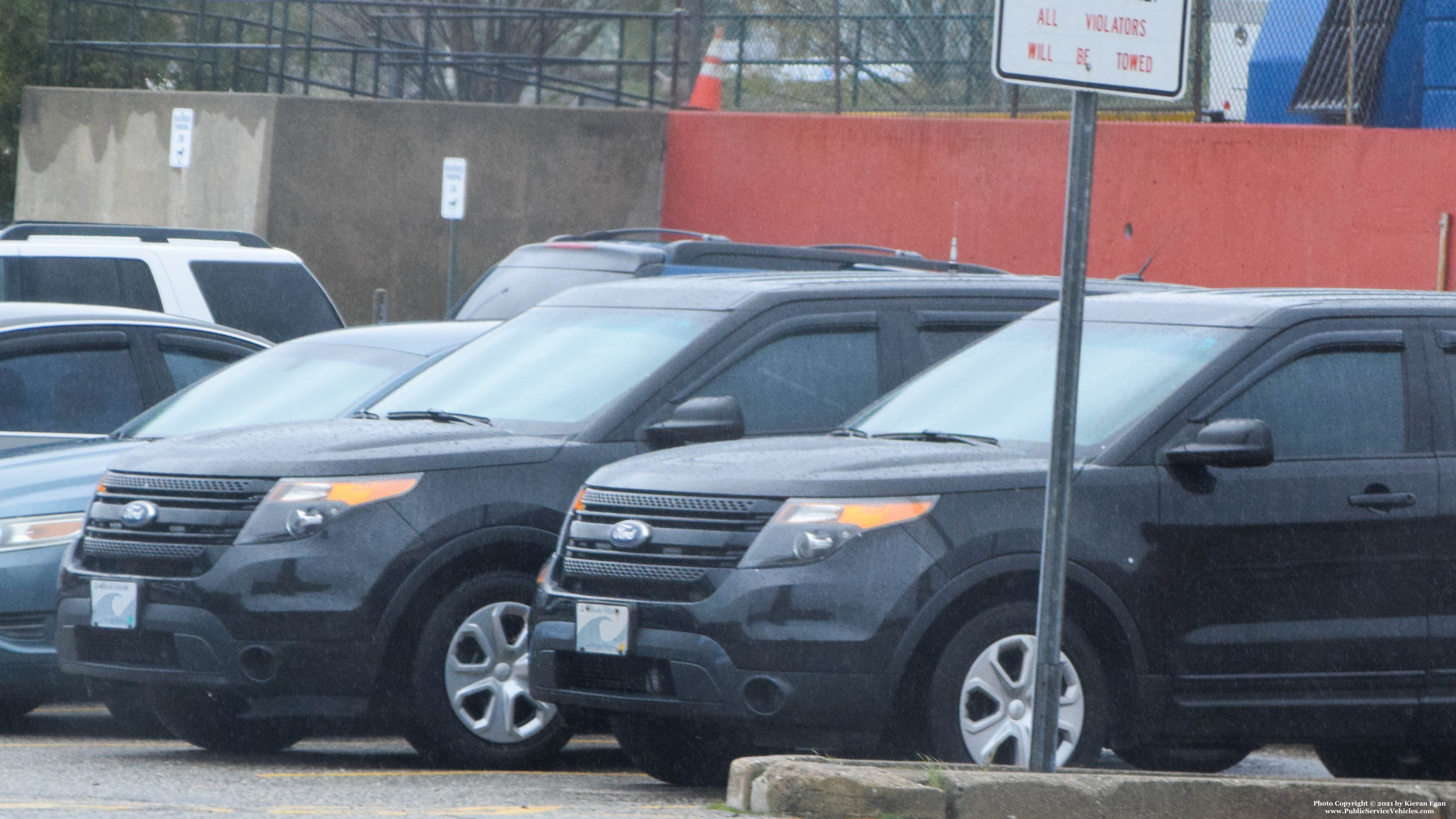 Photo of Unmarked Unit - PublicServiceVehicles.com